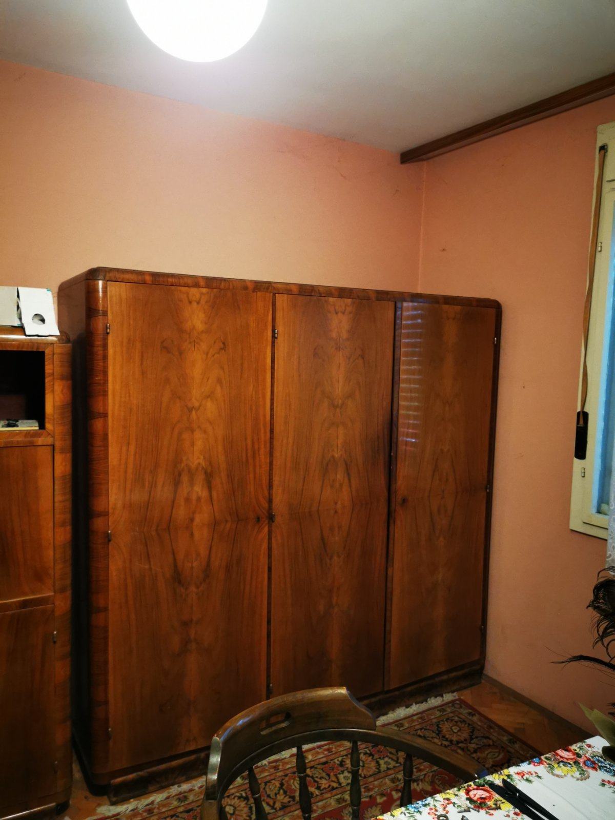 Starinski trokrilni ormar