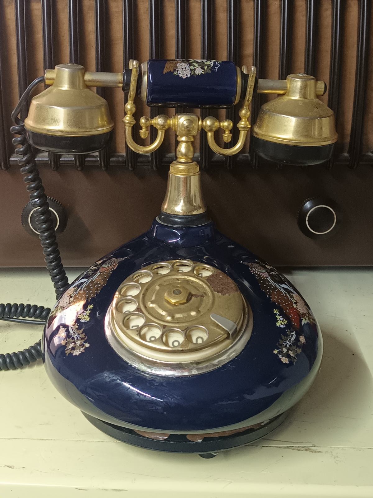 Telefon stari ukrasni