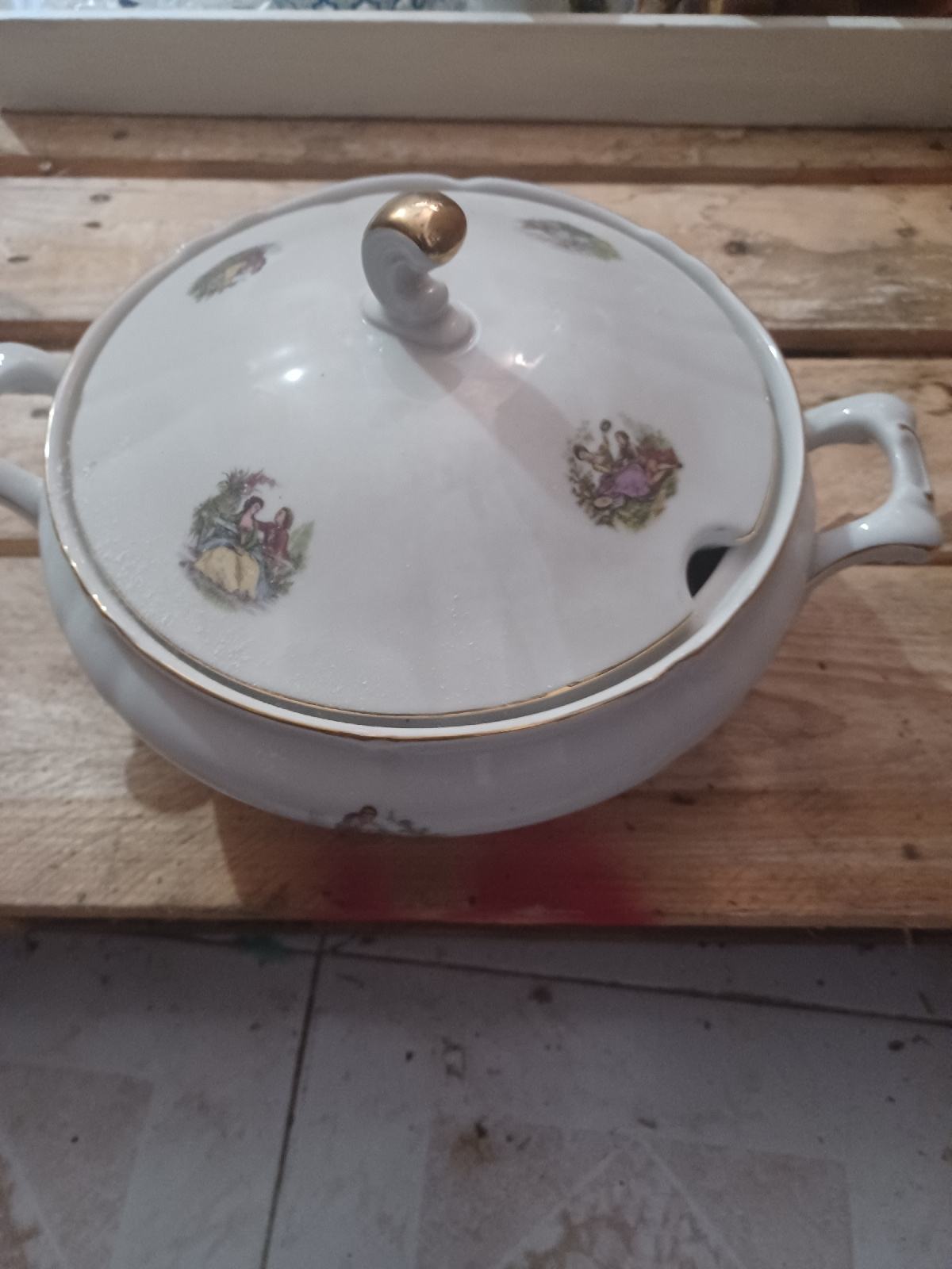 Veliki jušnik s solnicom i sosijerom
