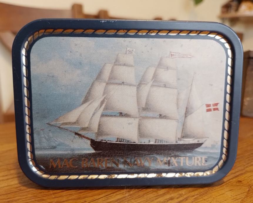 Vintage duhanska limenka