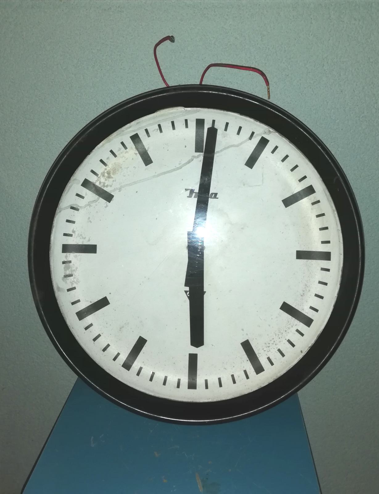 Vintage peronski električni sat Insa iz 1960-ih g.