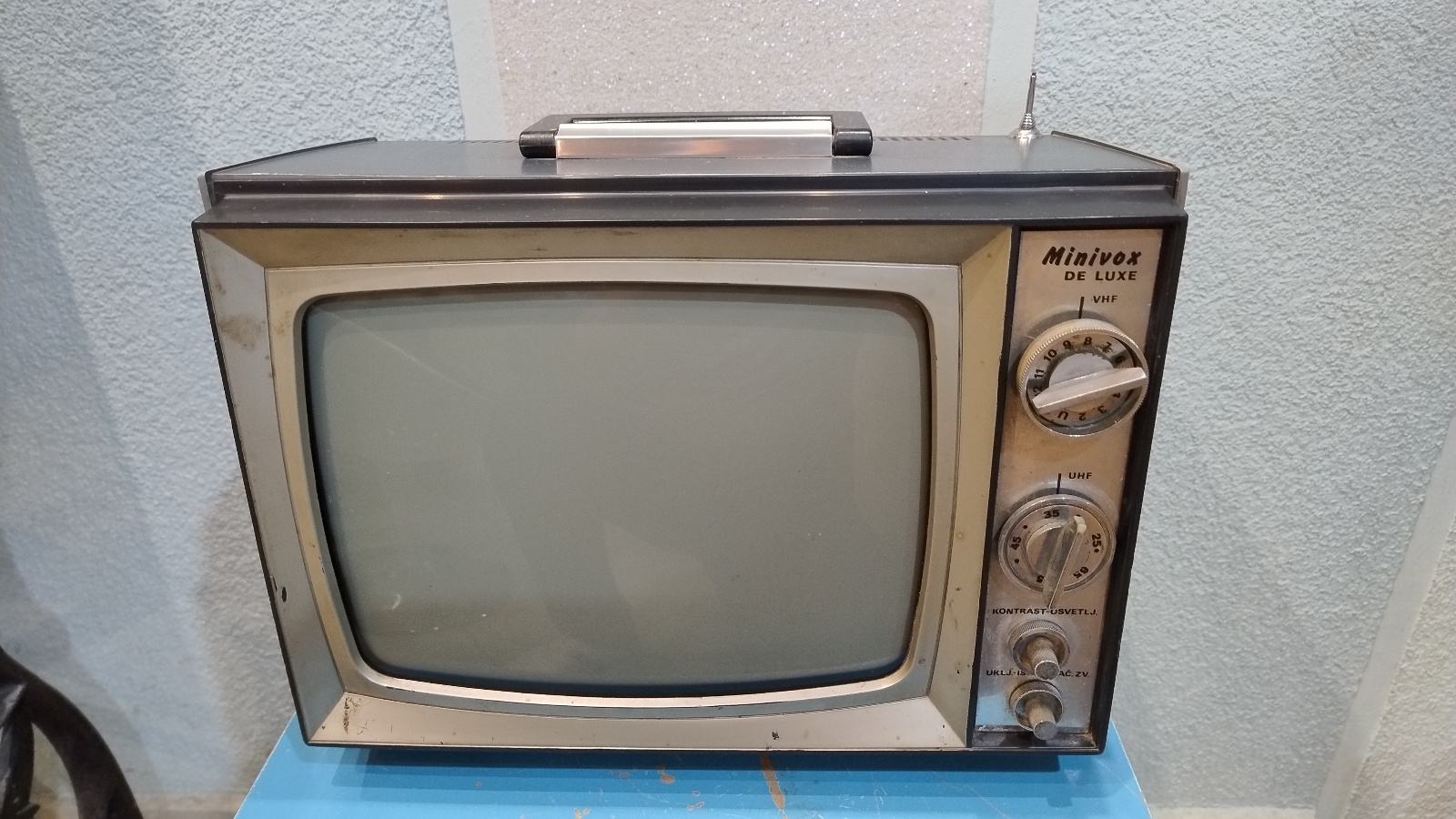 Vintage portabl tv EI, Minivox De Luxe iz 1967.g.
