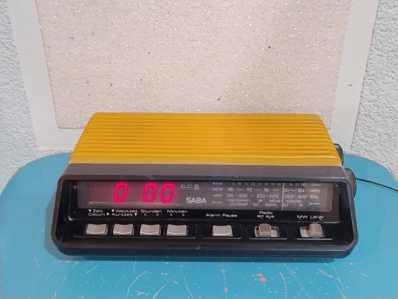 Vintage radio-budilica Saba Compact clock A II