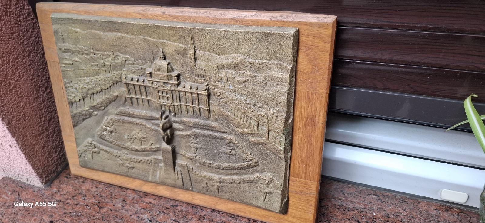 Zagreb reljef u mesingu