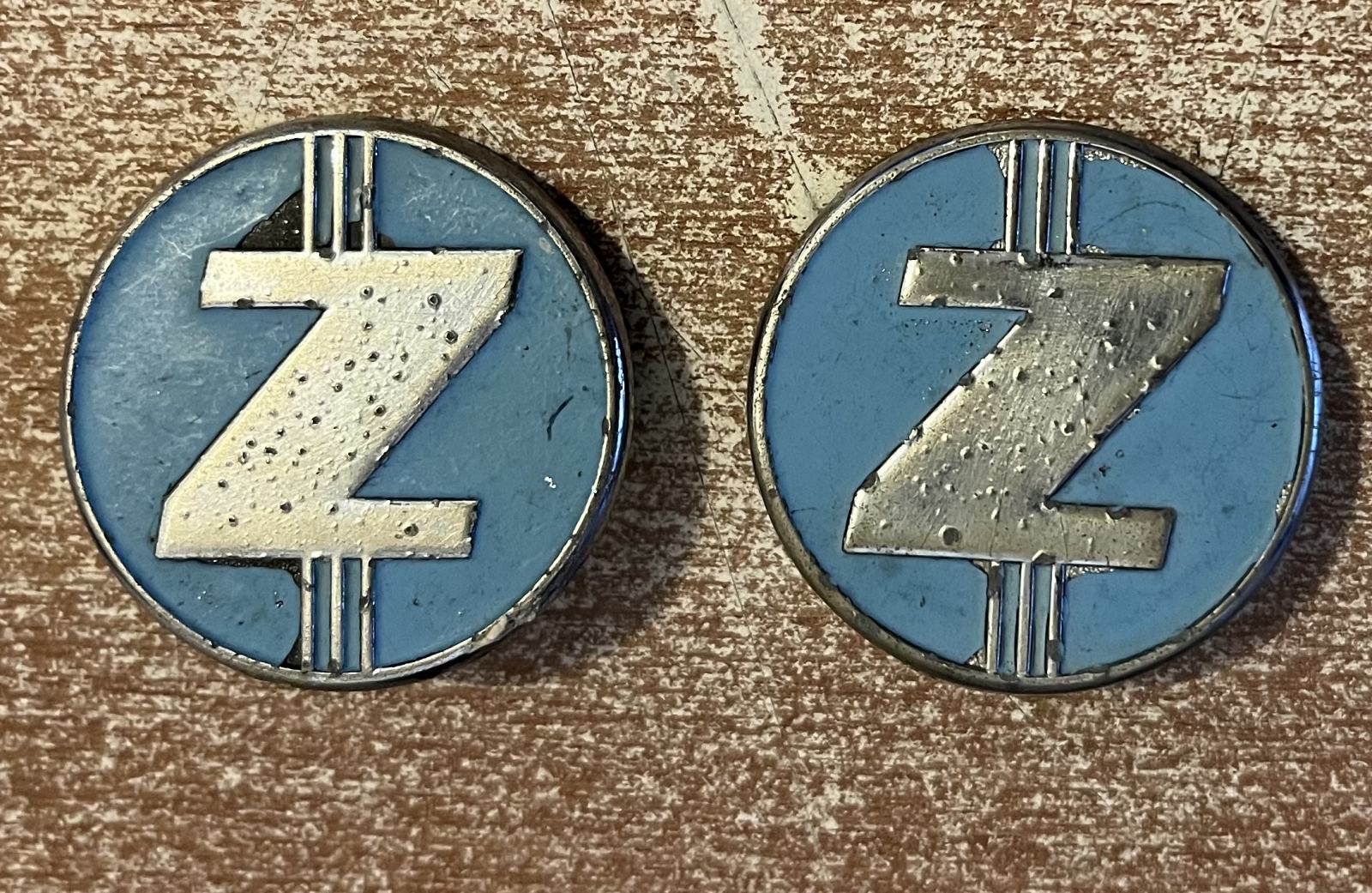 ZASTAVA AUTO - DVA STARA ZNAKA