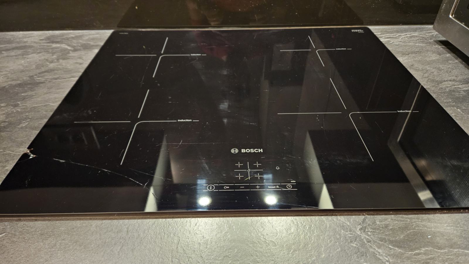 Bosch PUE611BB2E indukcija s oštećenim staklom - potpuno ispravna
