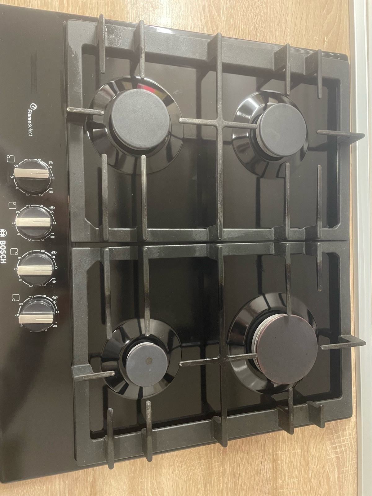 Bosch-Ugradbena ploča 4 plina- kratko koristeno