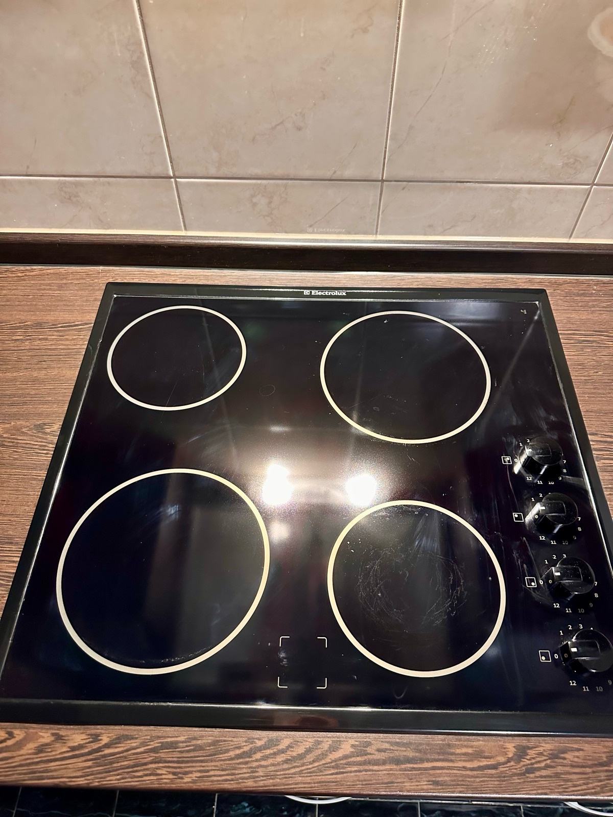 Elektrolux staklokeramicka elektricna ploca za kuhanje