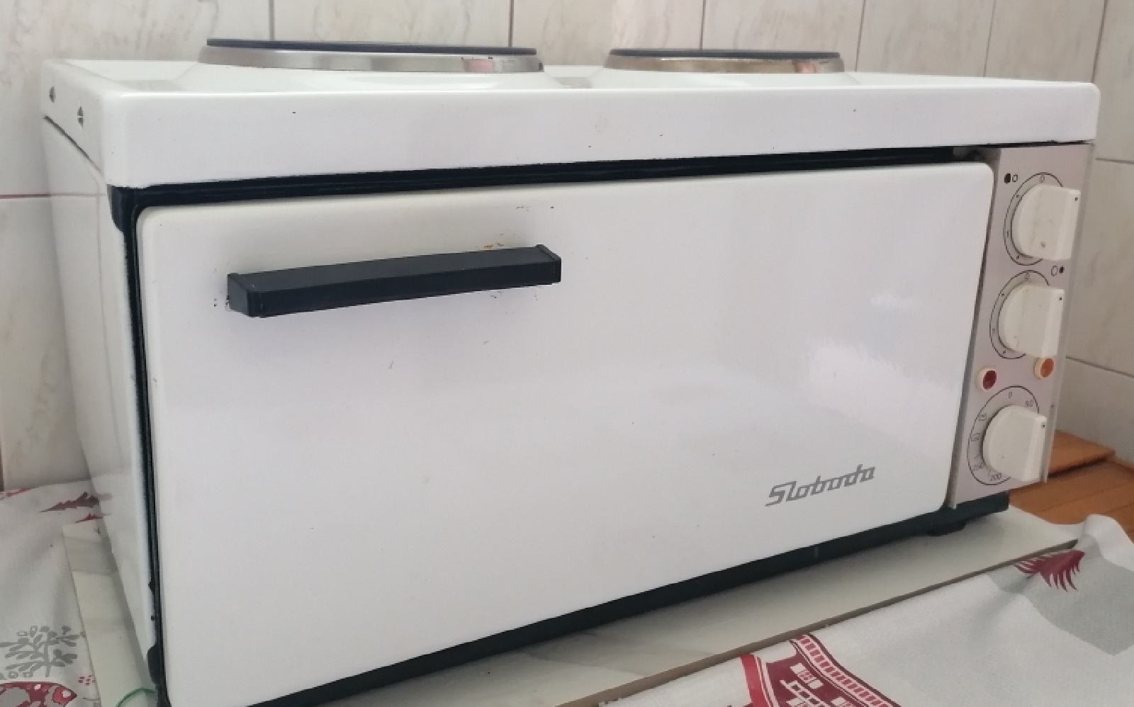 Mala mini električna pećnica