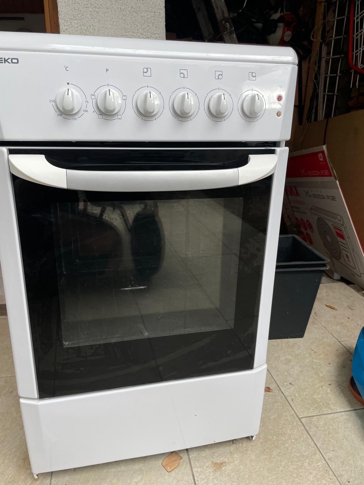 Pecnica samostojeca BEKO-KAO NOVA!