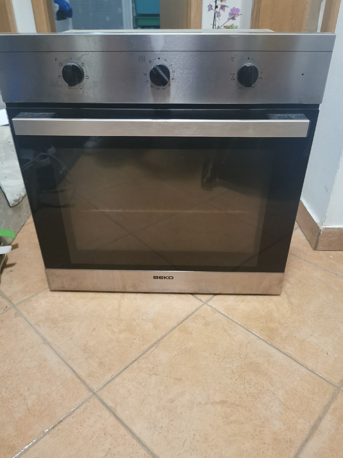 ugradbena pecnica beko