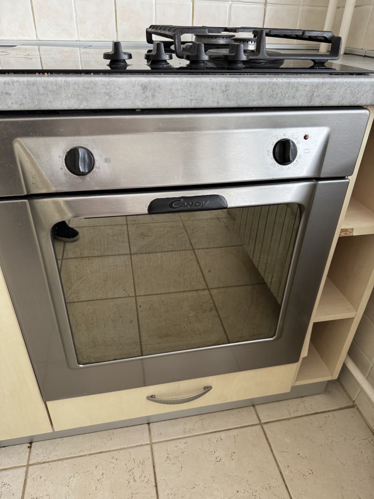 Ugradbena pecnica Candy