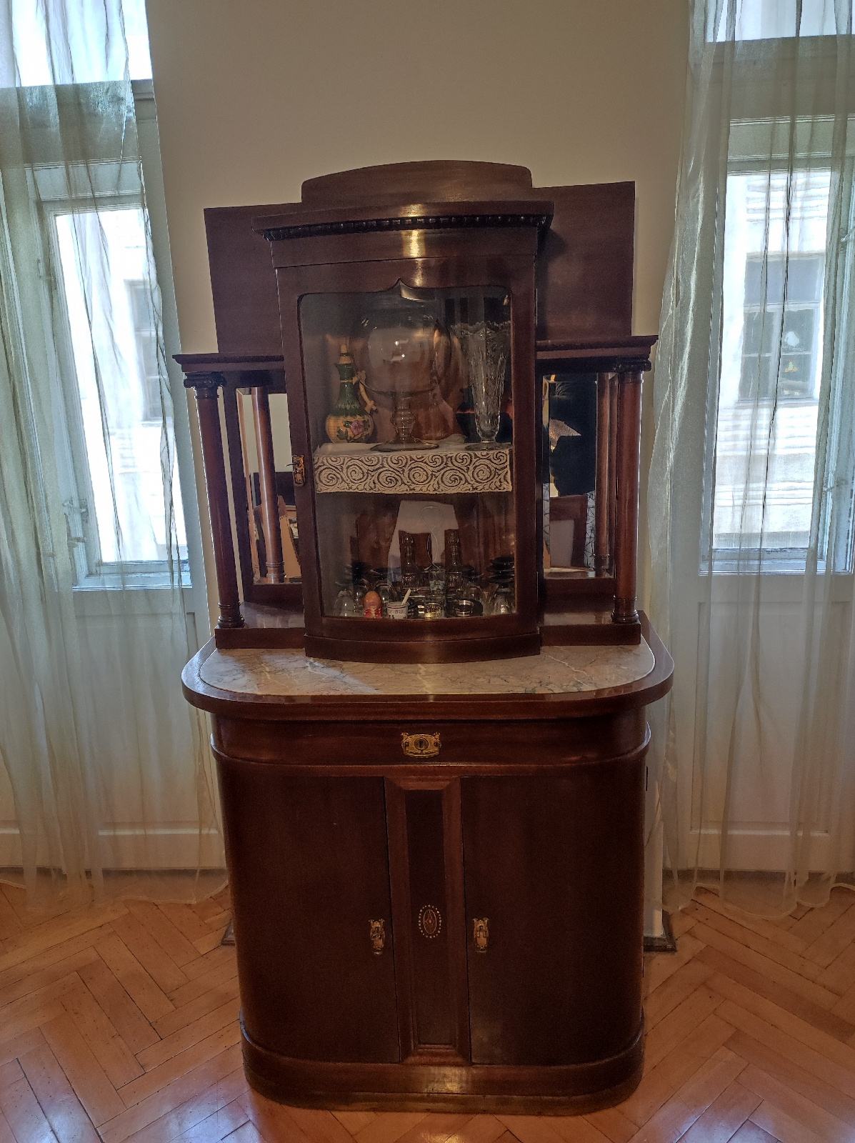 ANTIKNI NAMJEŠTAJ - VITRINA MANJA