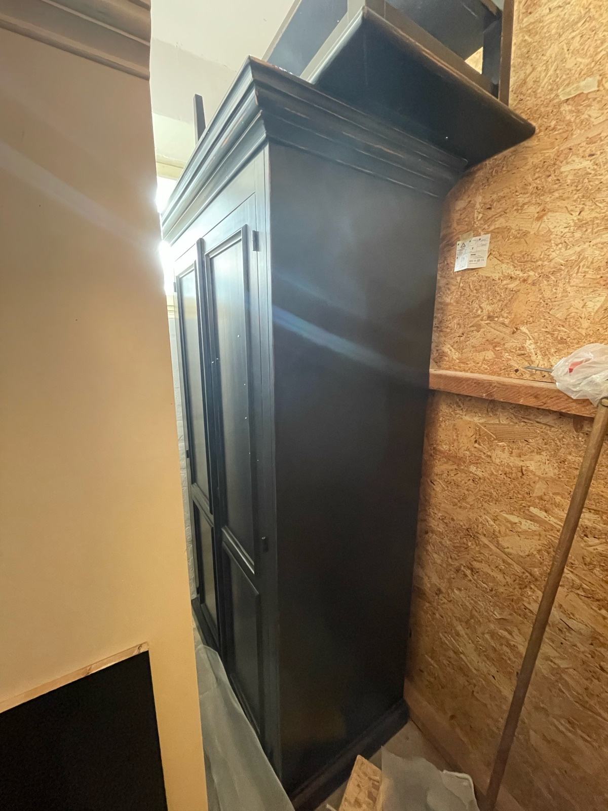 Drveni rustikalni ormar