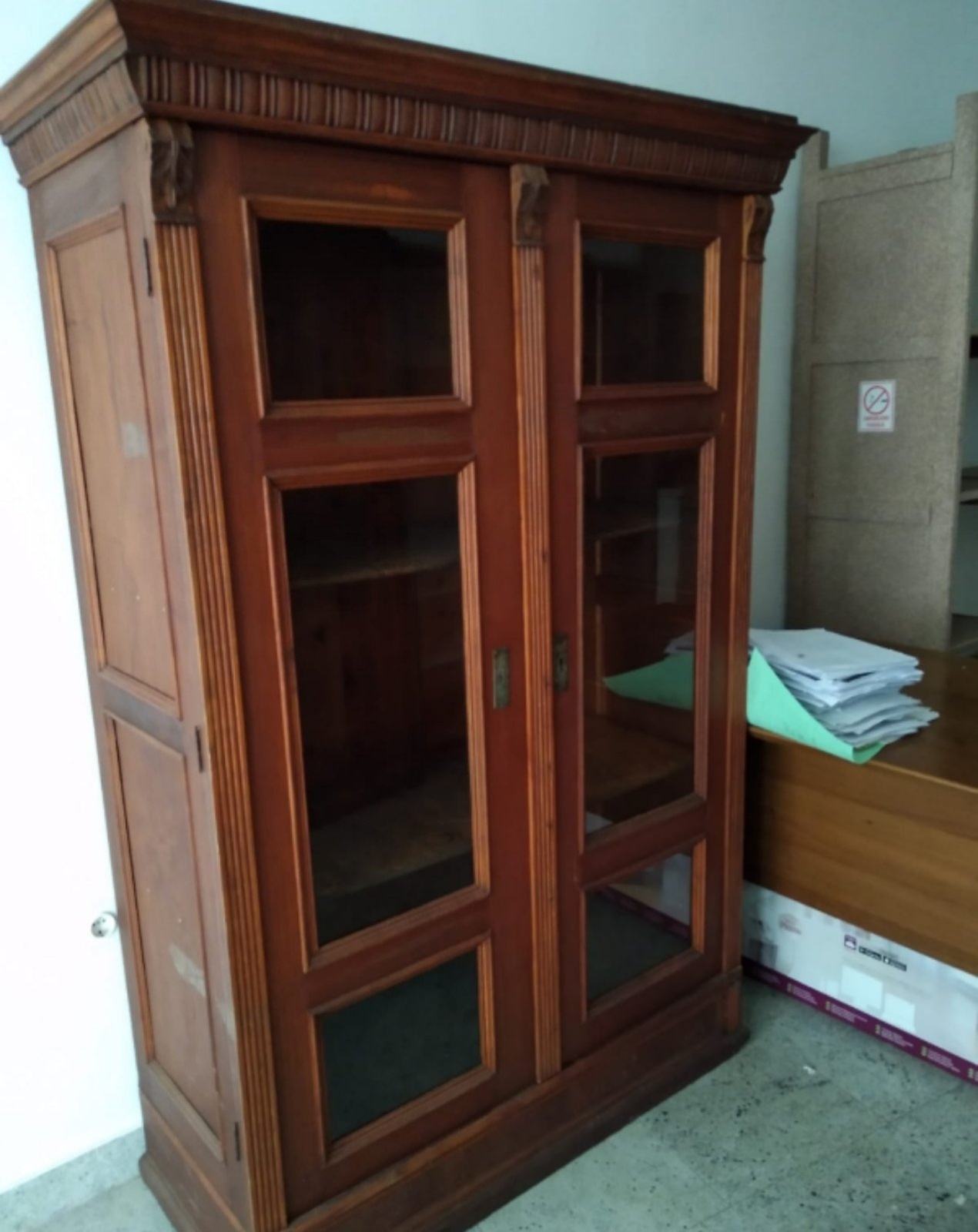 Dva starinska ormara