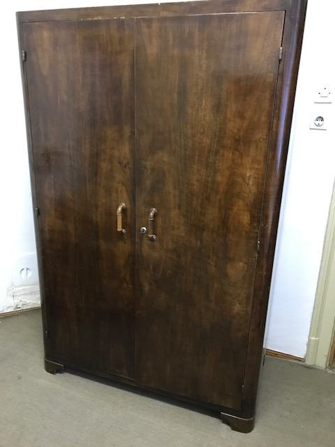 Masivni stari ormari - starinski stilski ormari