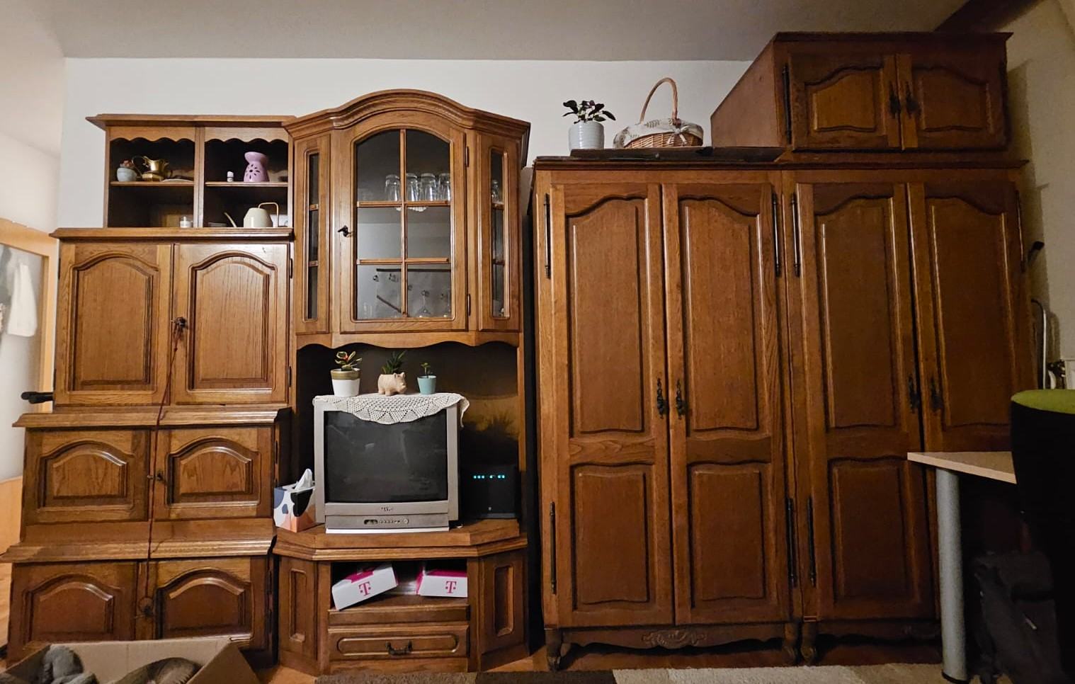 Vitrina + ormari (hrast)