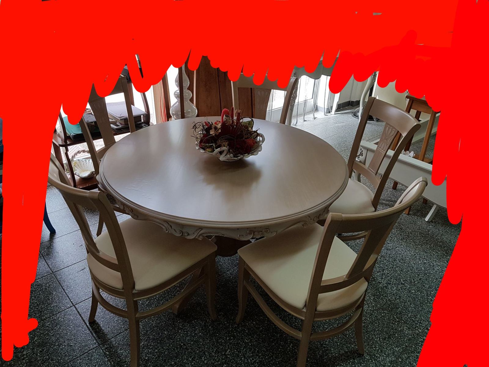 Okrugli stol...masiv/stilski namjestaj/antikni/shabby