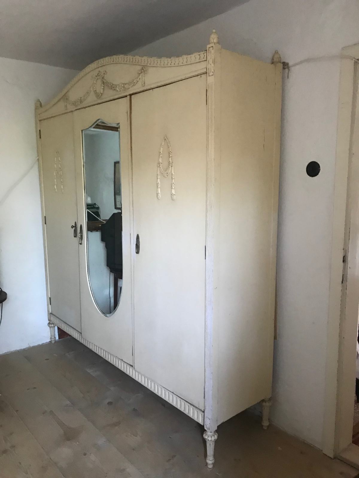 Ormar, stilski, trokrilni s ogledalom, samostojeći