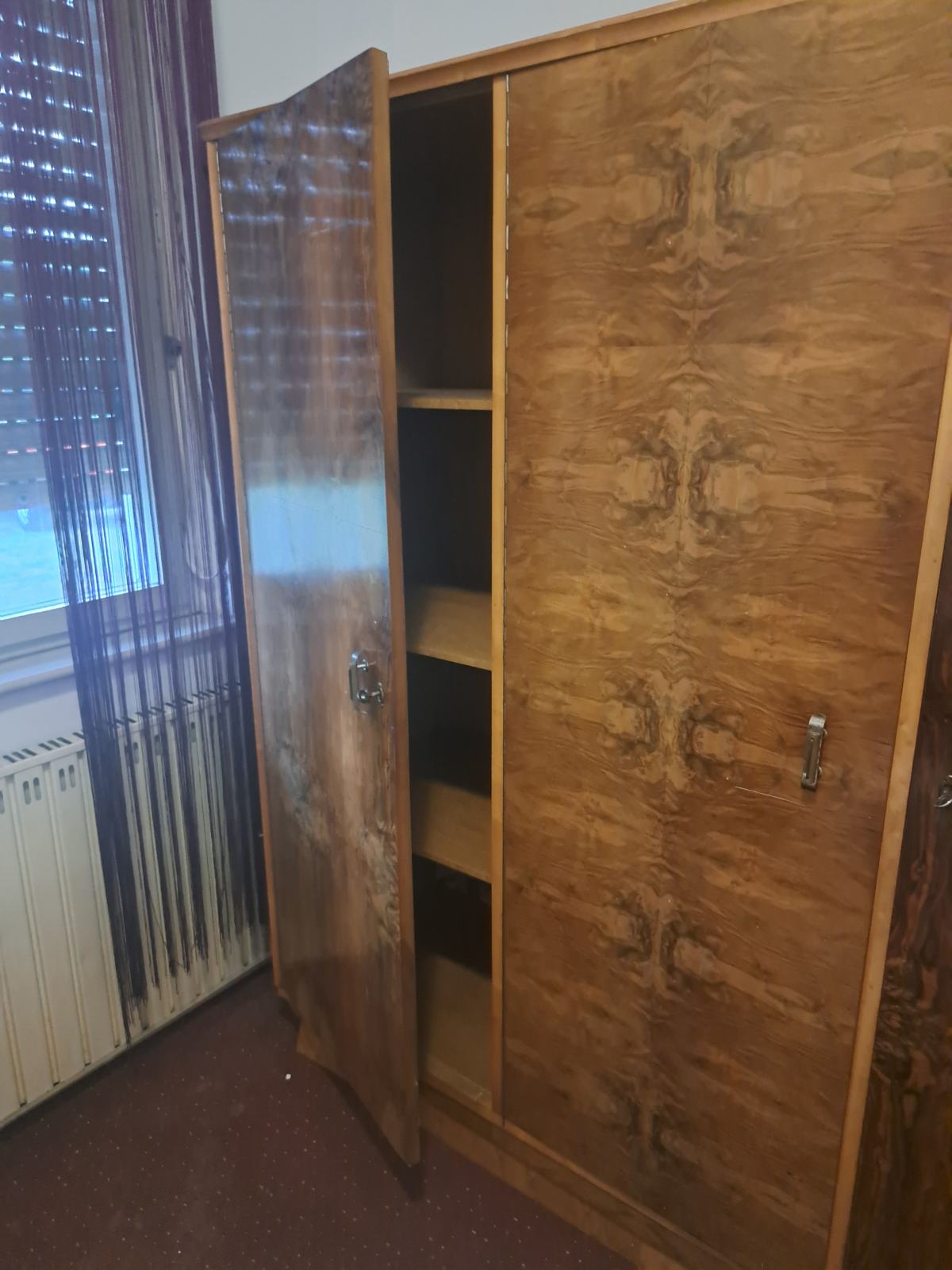 Poklanjam stari masovni ormar