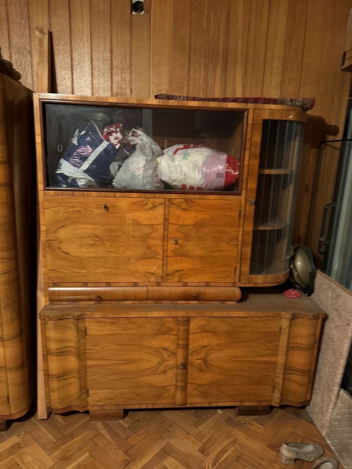 PRODAJEM - stari ormar!