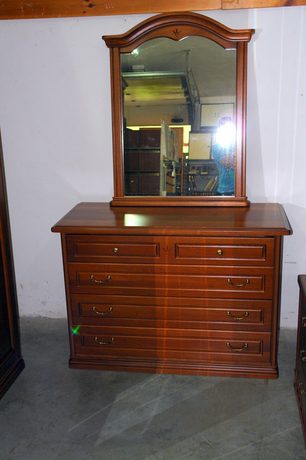 Psiha - komoda sa ogledalom