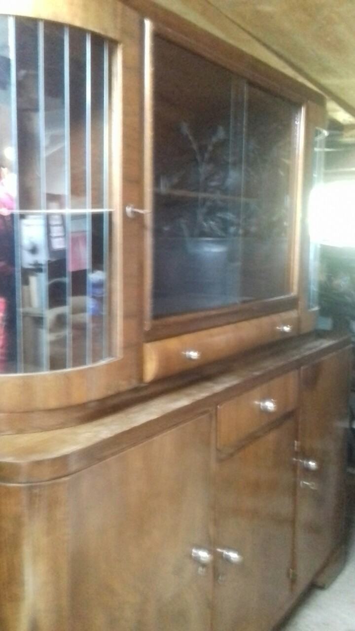 Starinski kredenc sa staklom