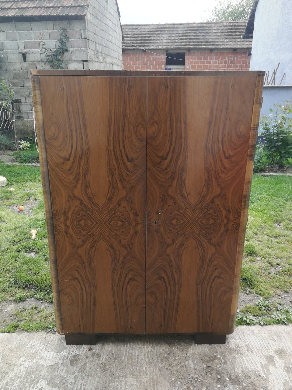 Starinski očuvani ormari