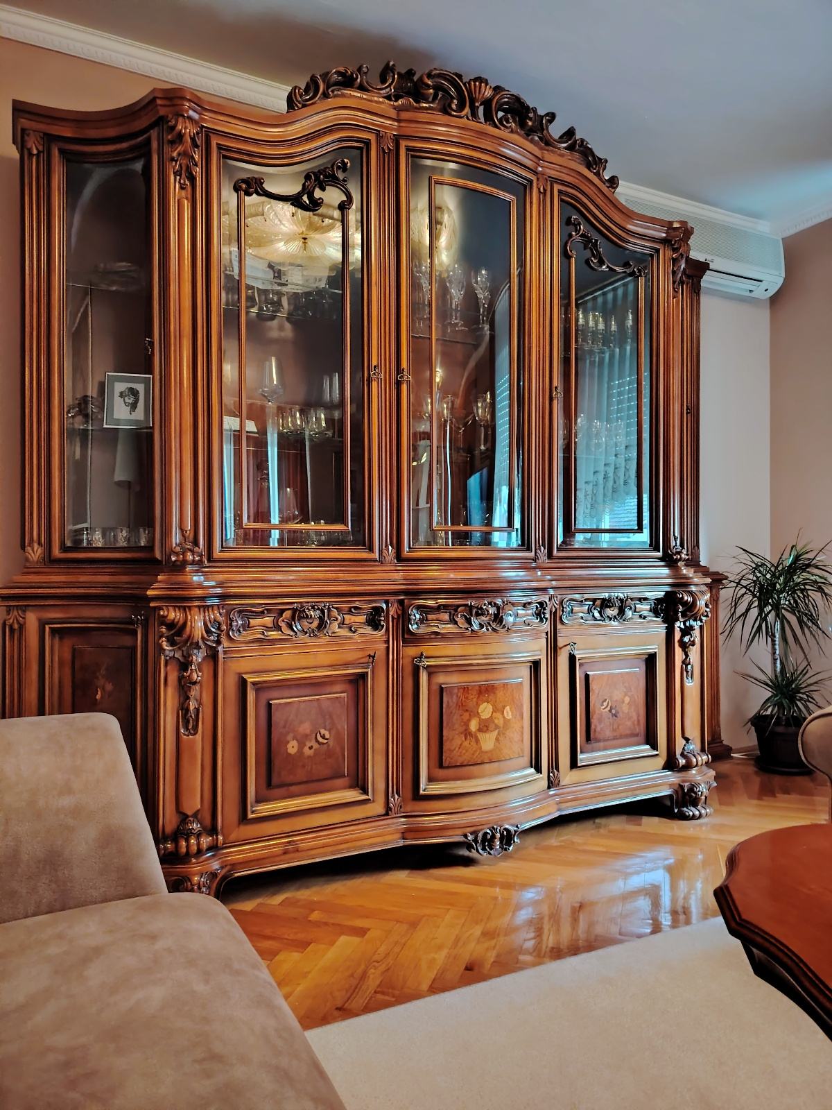 Stilska vitrina Belgija