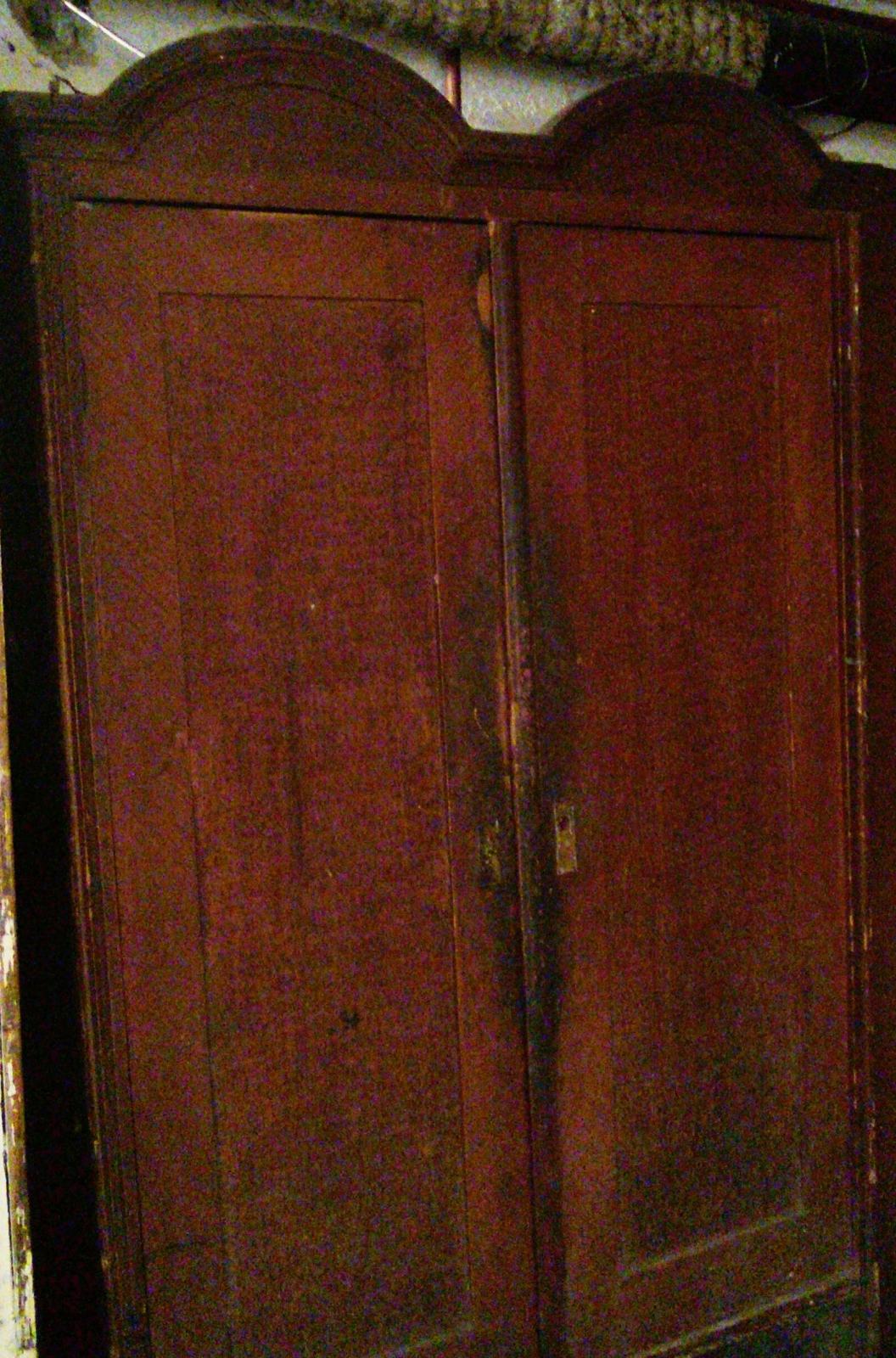 Stilski starinski ormar