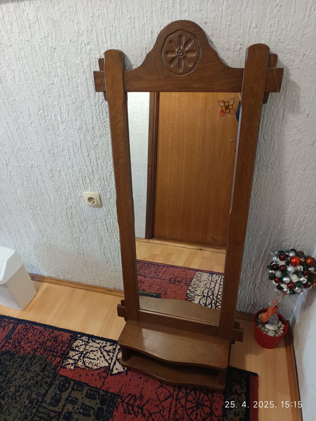 Veliko ukrasno ogledalo, hrastovina Spin Valis