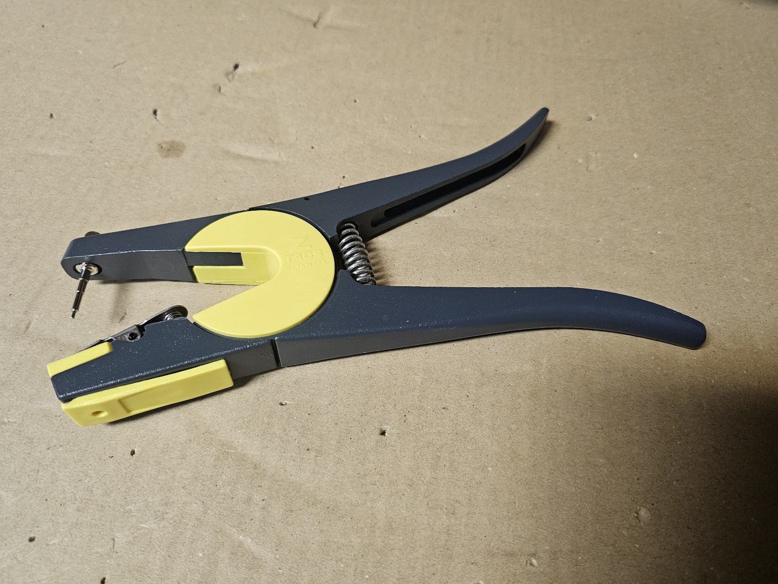 Kliješta za ušne markice