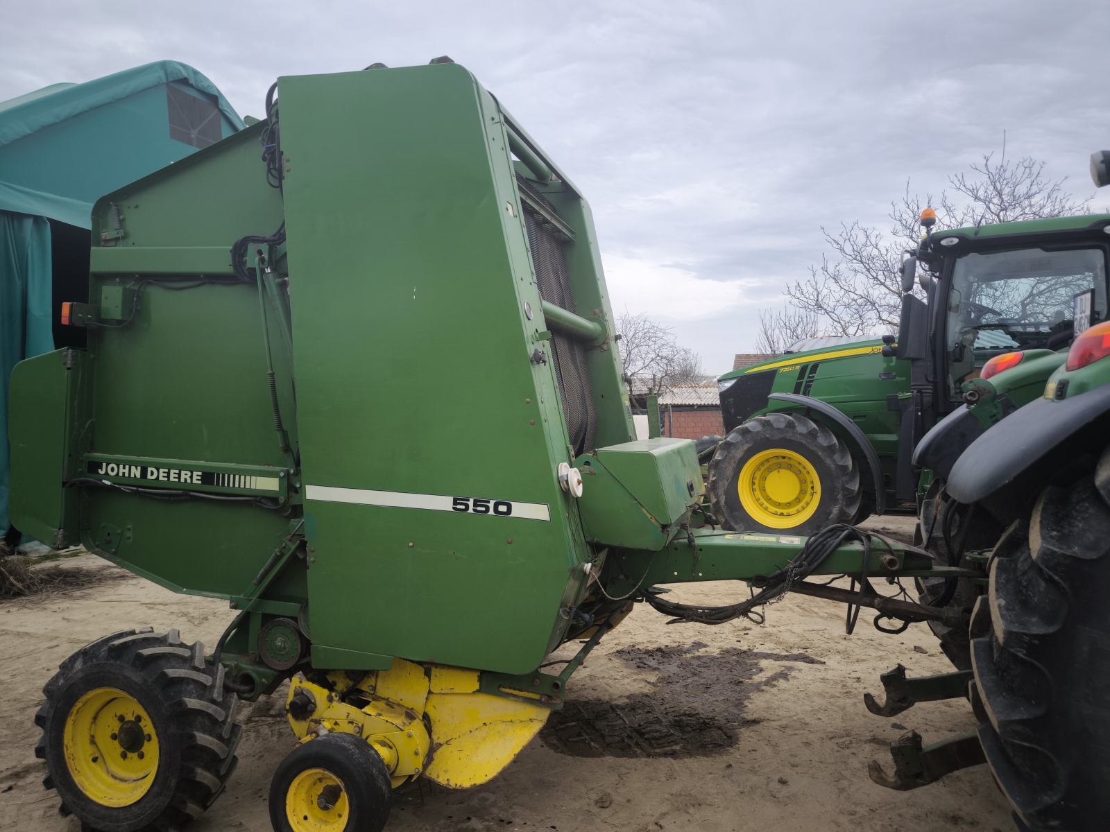Rolo balirka John Deere 550
