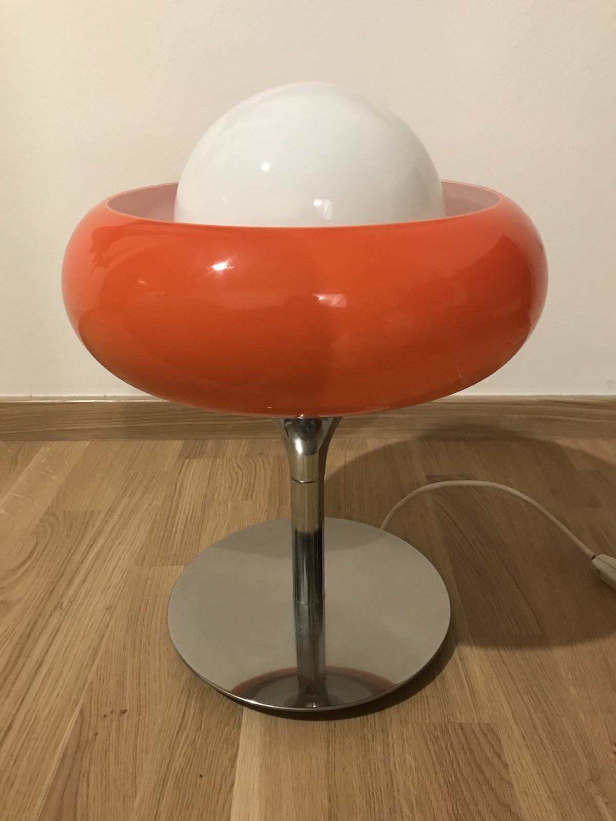 Meblo Guzzini stolna lampa