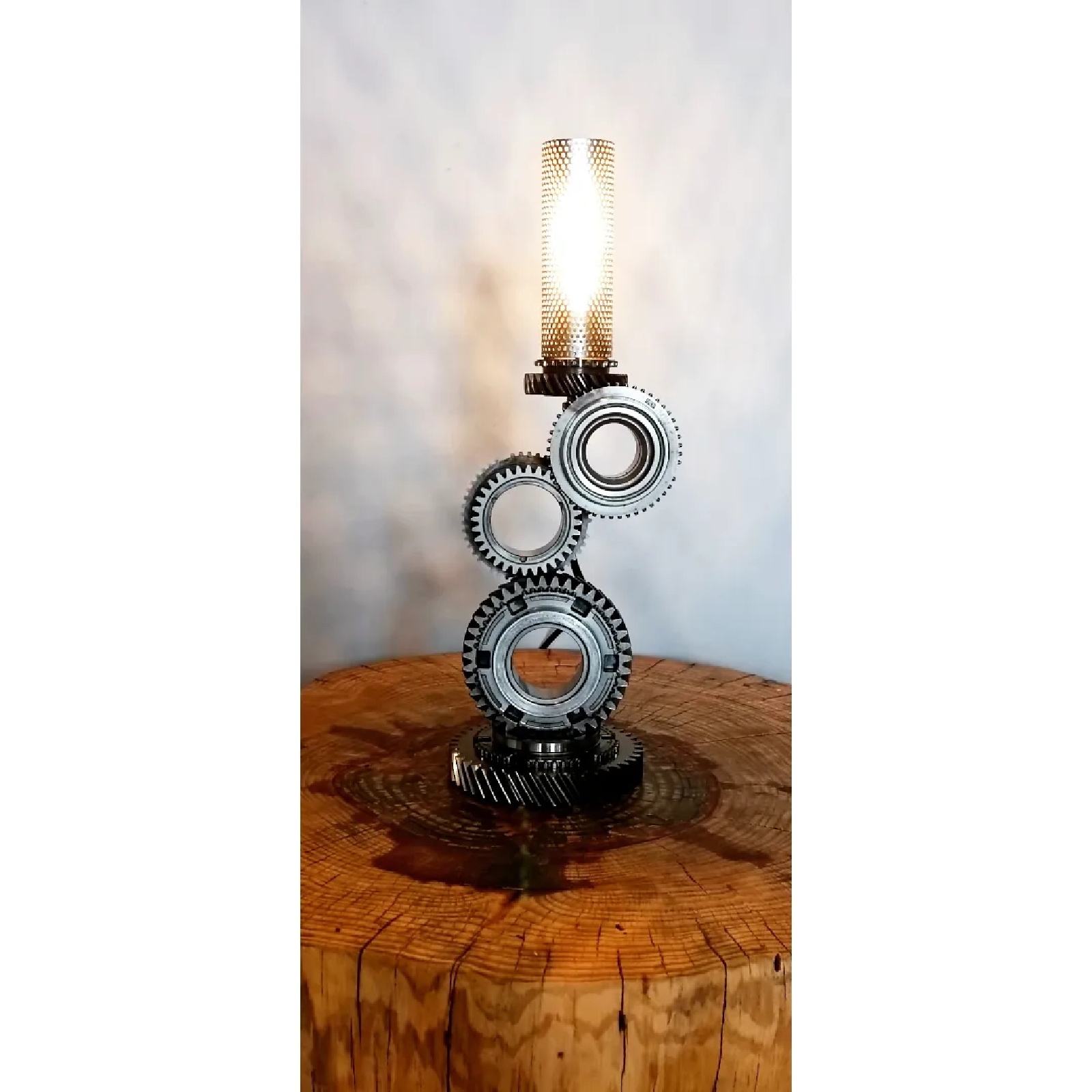 Metal art stolna lampa