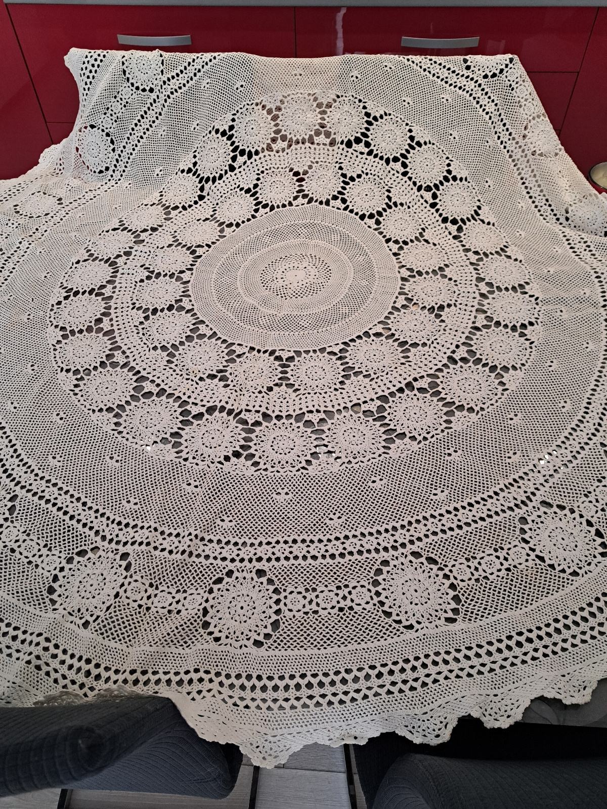 heklani stolnjaci za okrugli stol