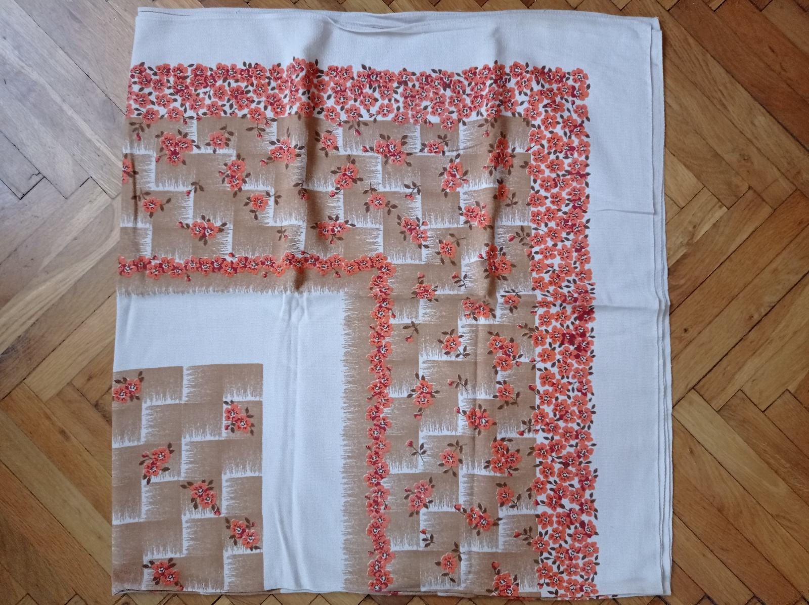 stari laneni stolnjak s uzorkom #2