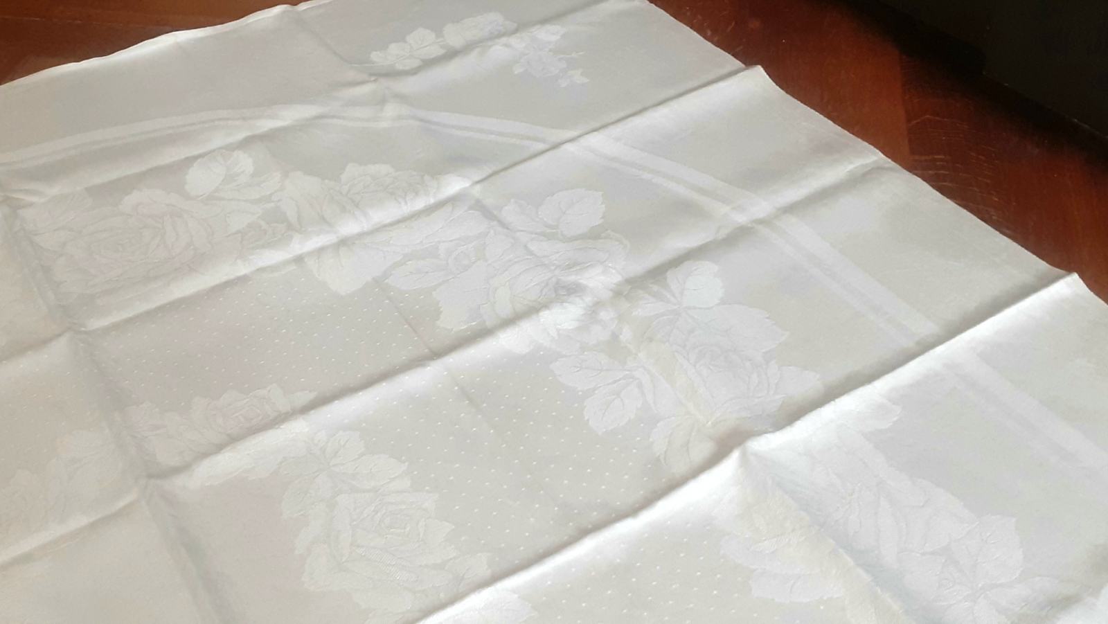 Starinski damast stolnjak