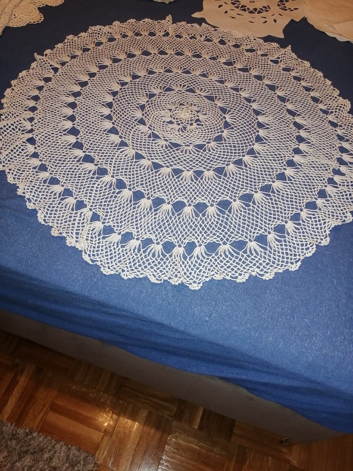 stolnjak okrugli heklani