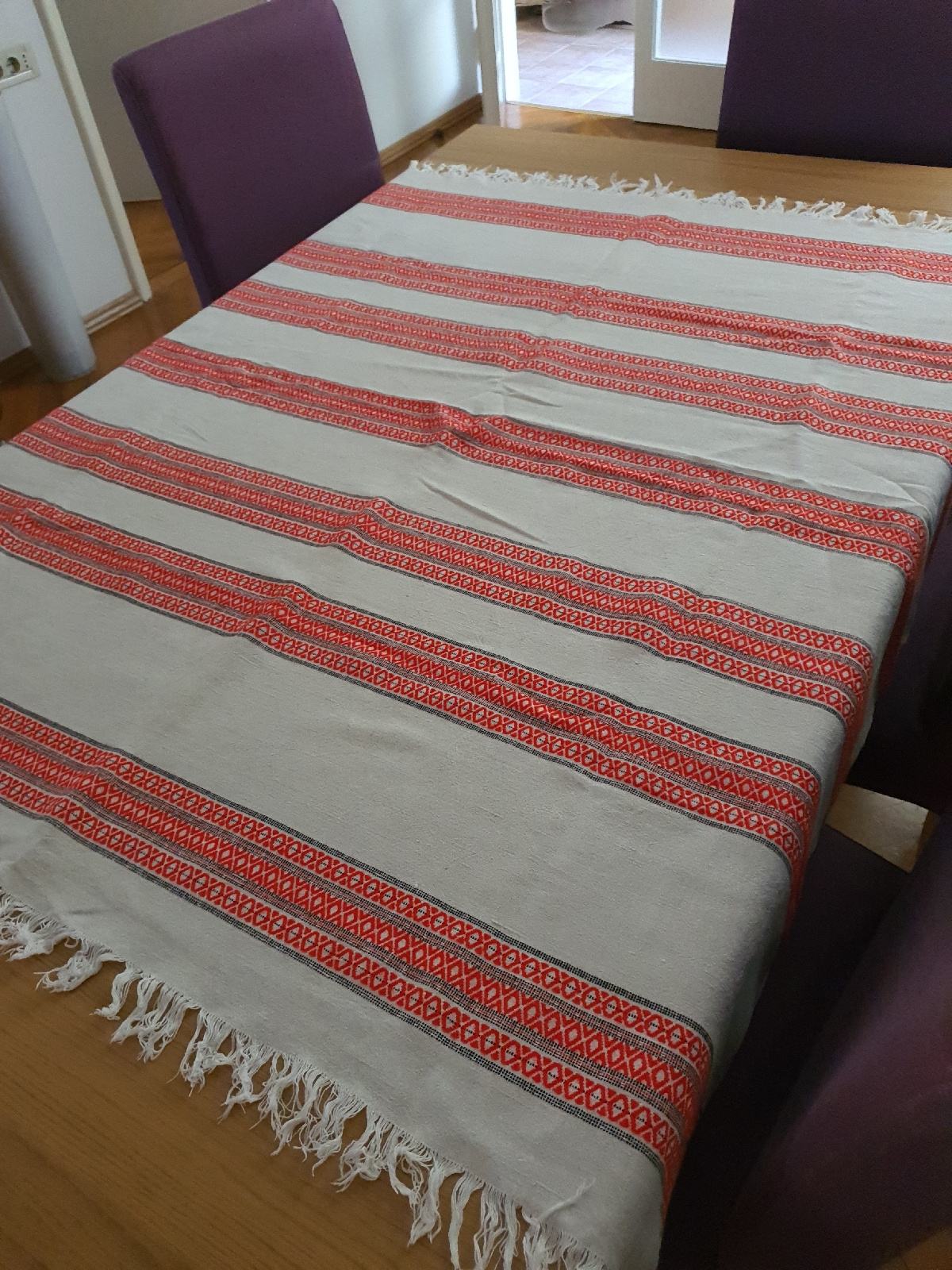 Stolnjak vezeni, etno, poklon vezeni tabletić