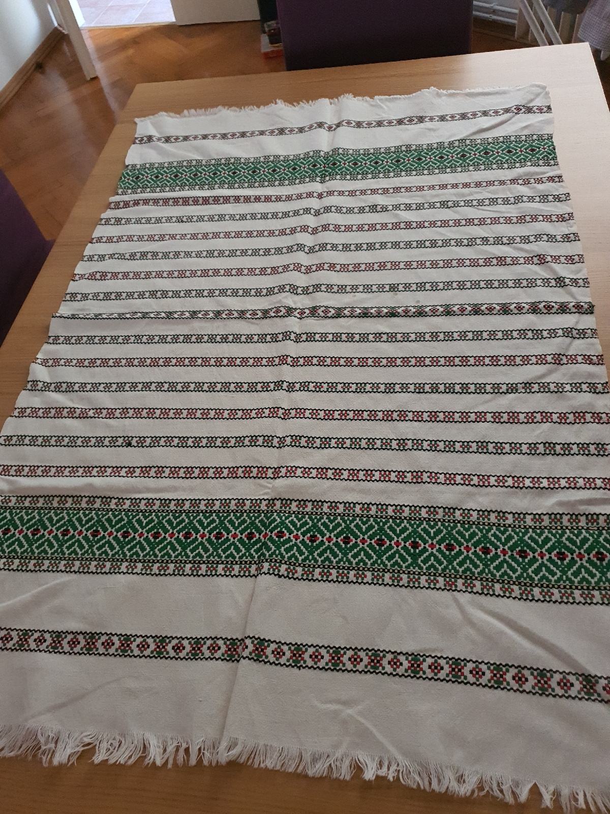 Stolnjak, vezeni, etno + 2 tabletića