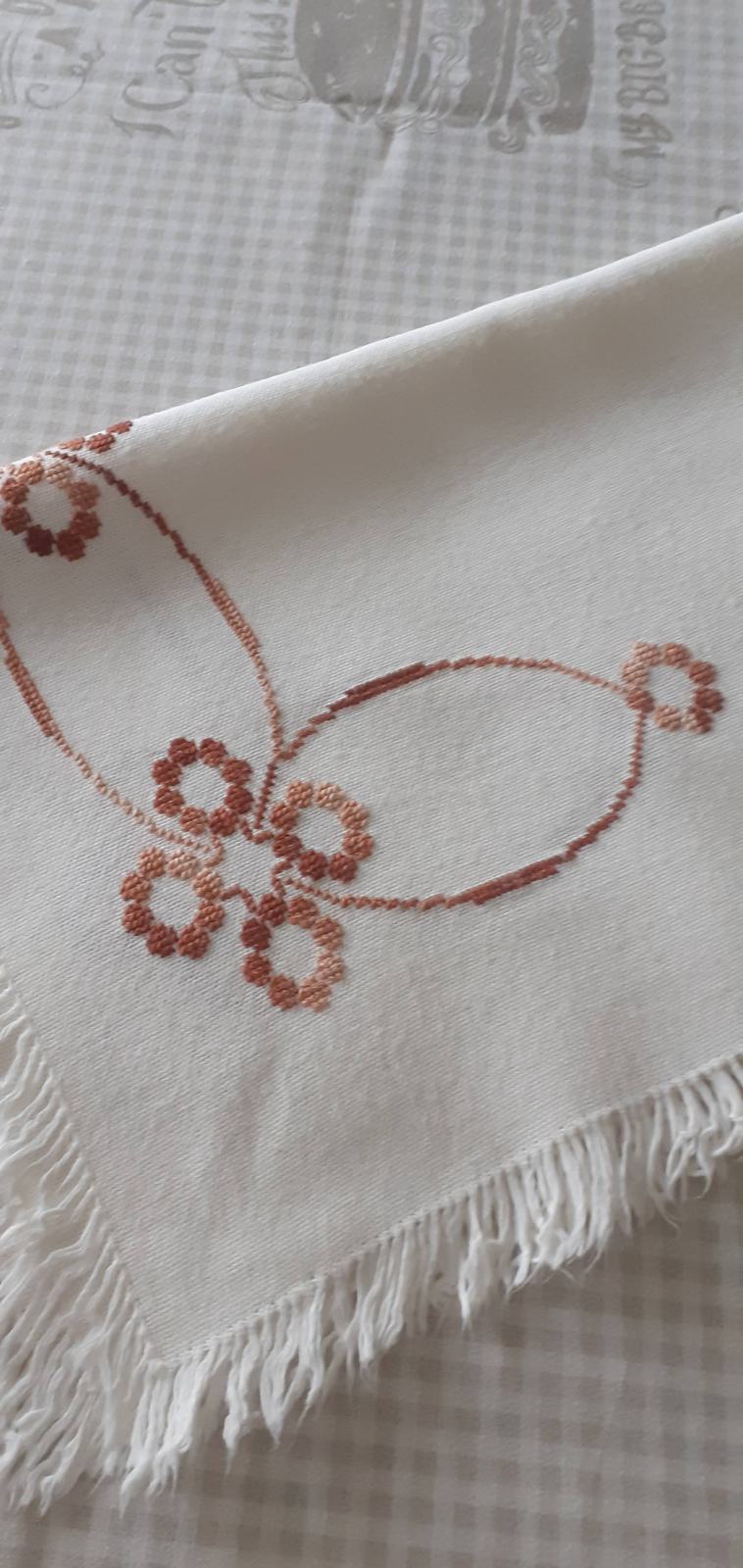 ukrasni stolnjak nadstolnjak 80 x 44