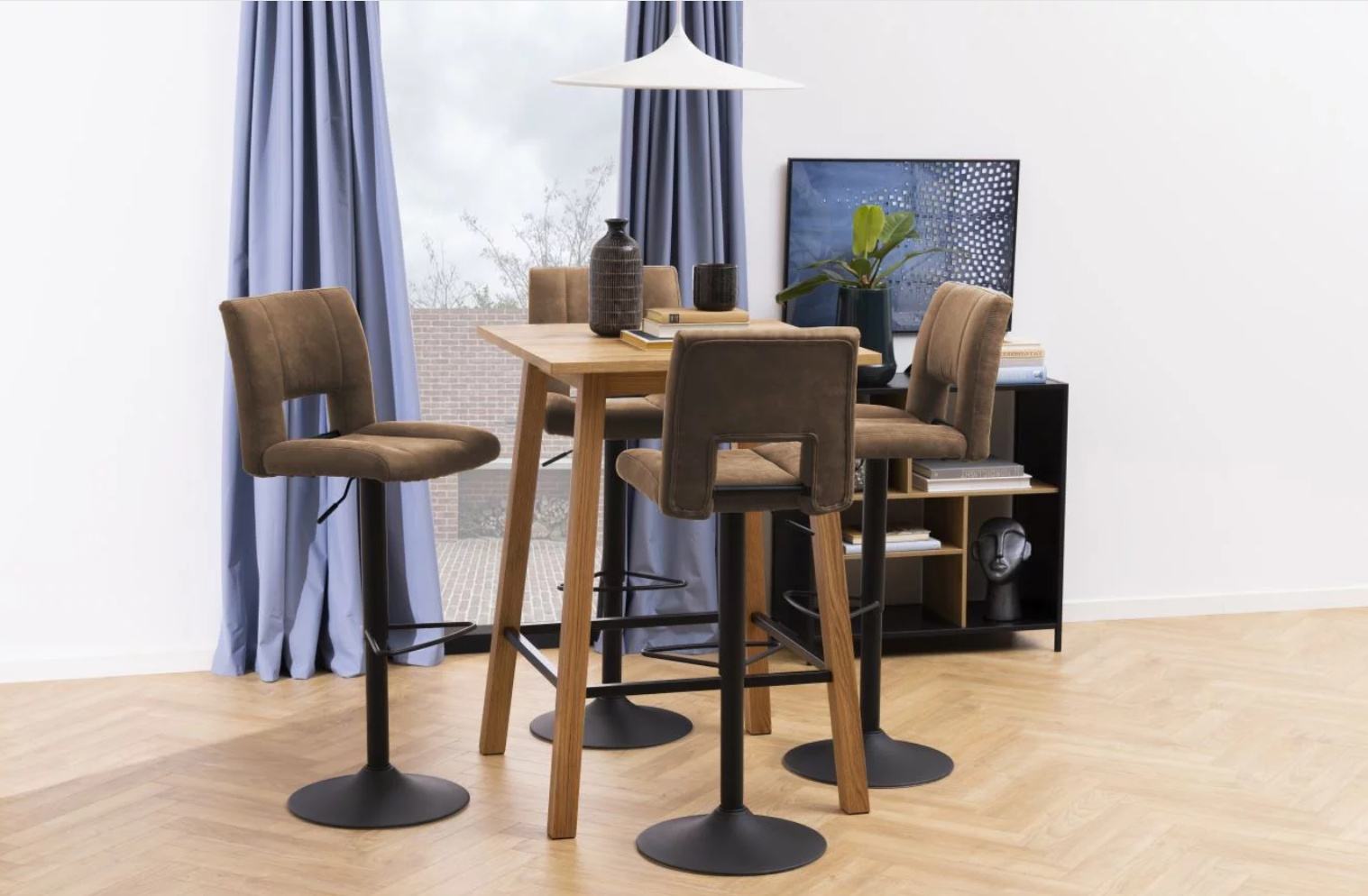 Barske stolice 2 komada