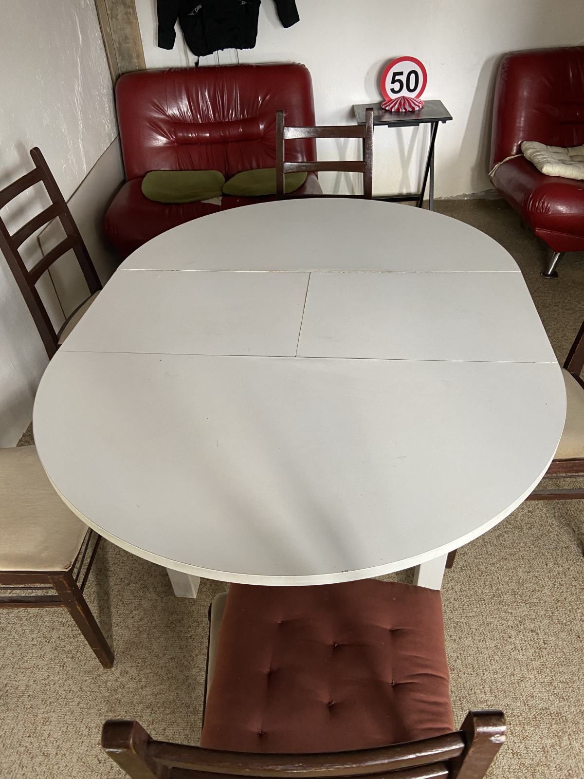 Bijeli okrugli stol za 6-8 osoba veliki na razvlačenje