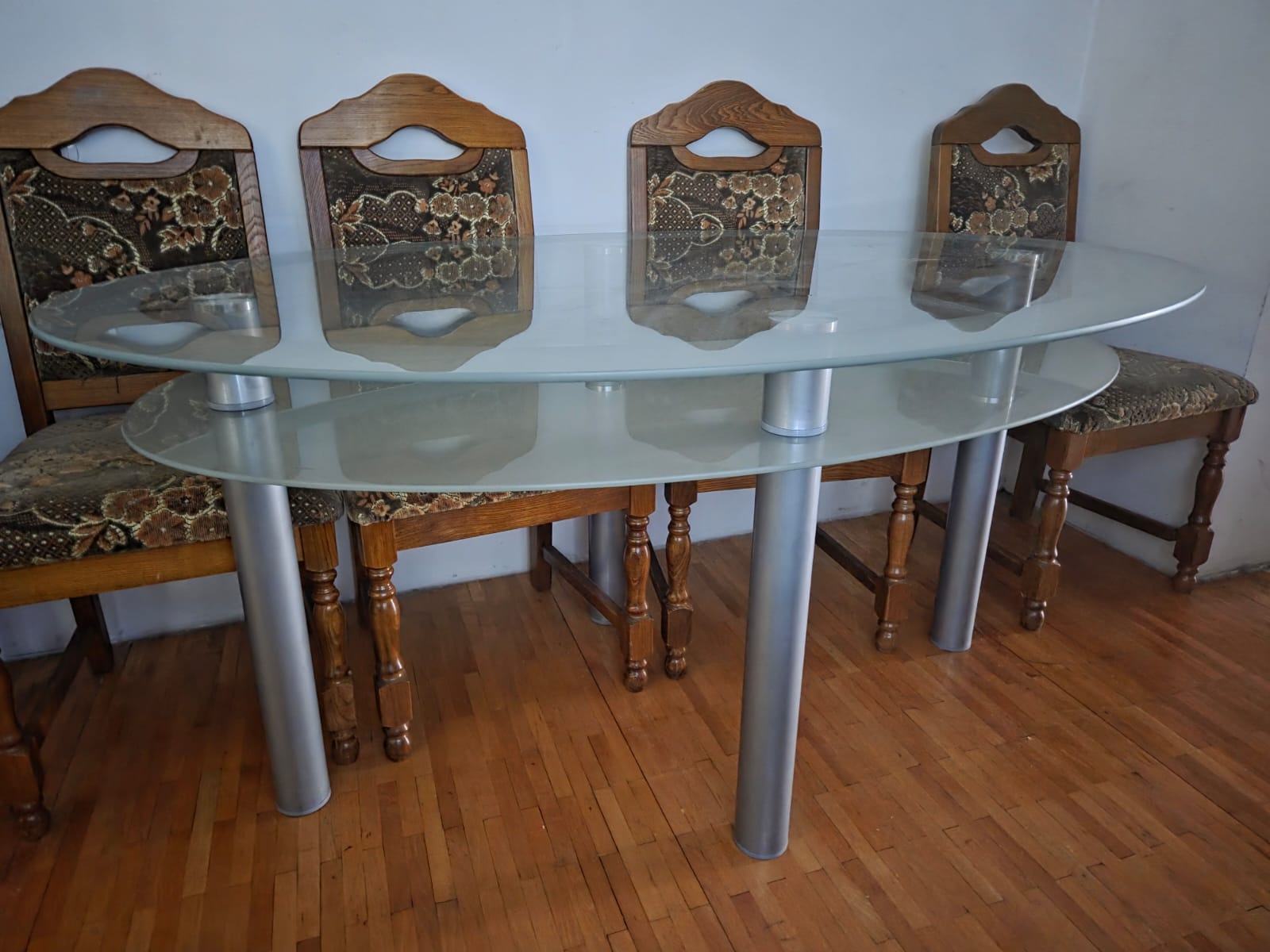 Blagovaonski stakleni stol