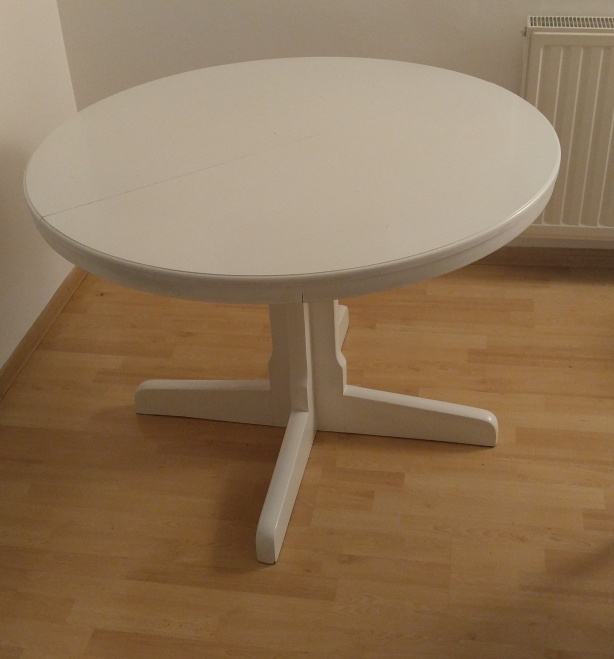 Drveni okrugli stol na razvlačenje