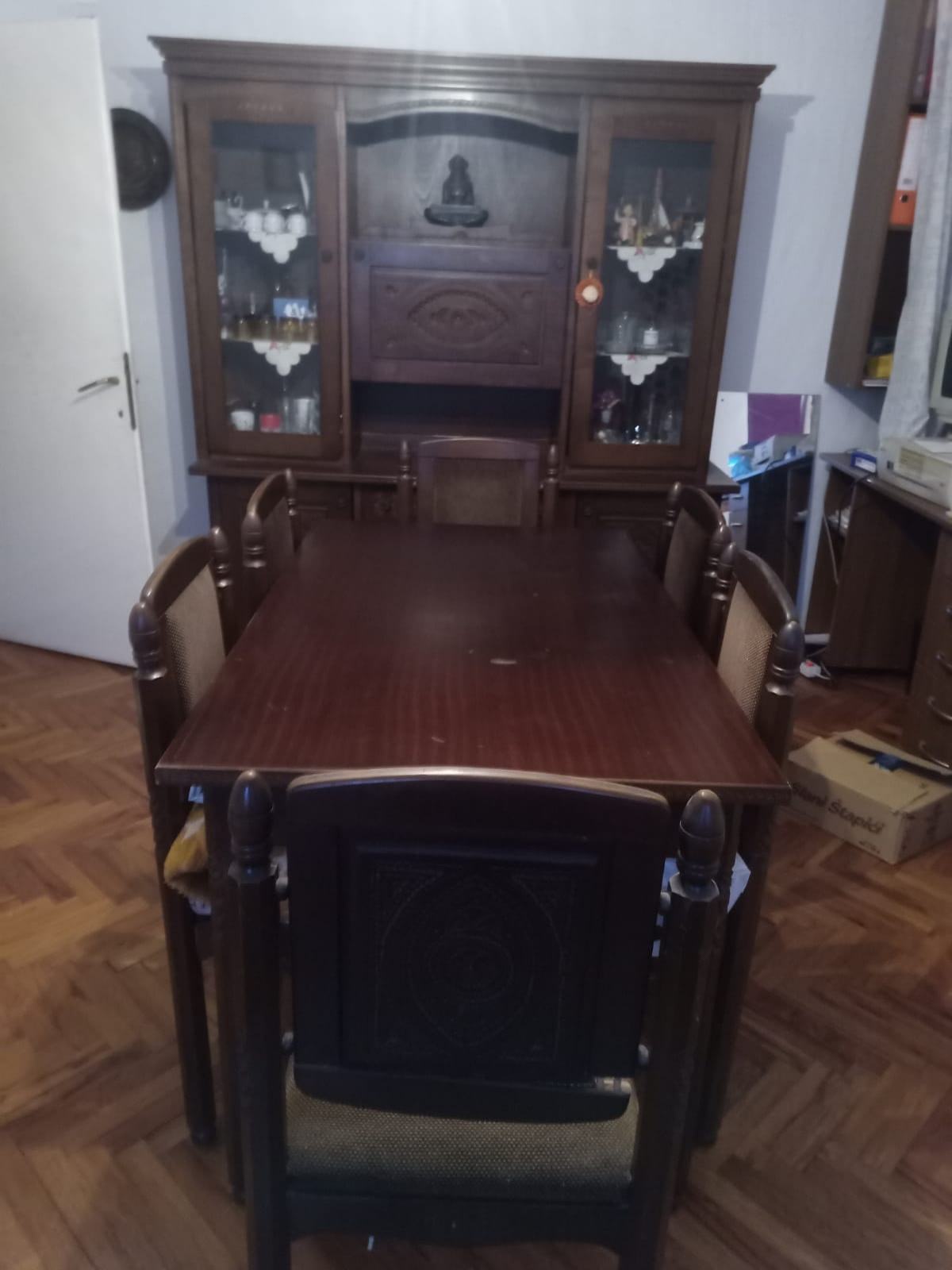 Drveni stol i stolice, puno drvo