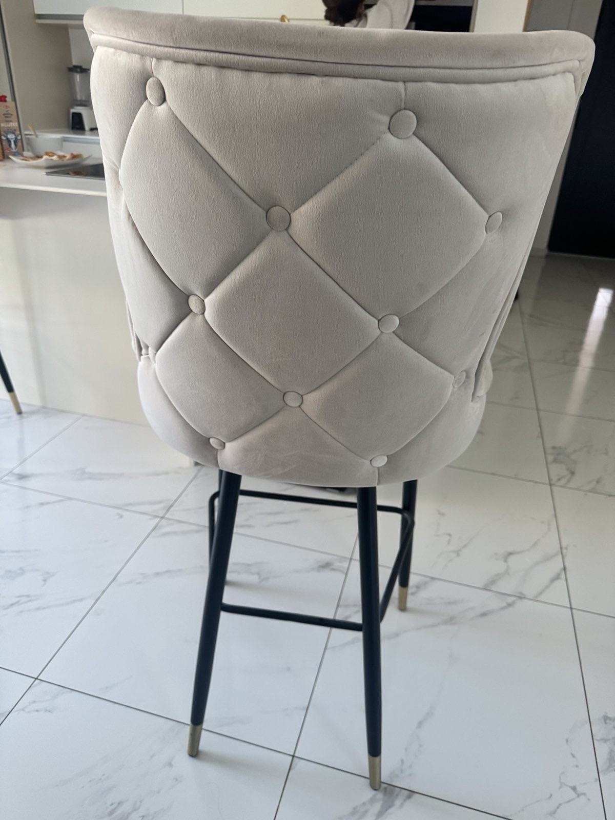 Dvije barske stolice