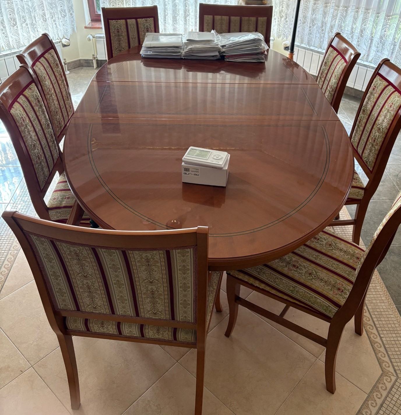 Elipsasti Blagovaonski Stol