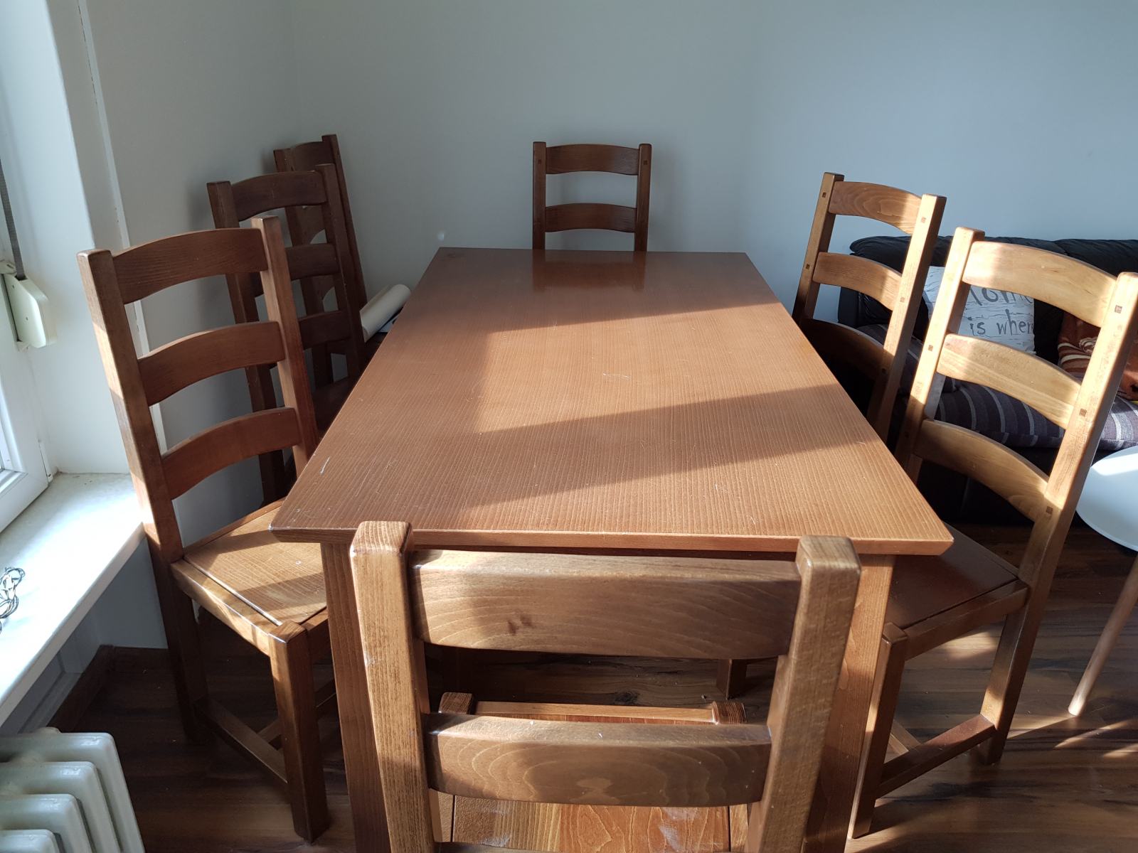 Kuhinjski stol sa 7 stolica